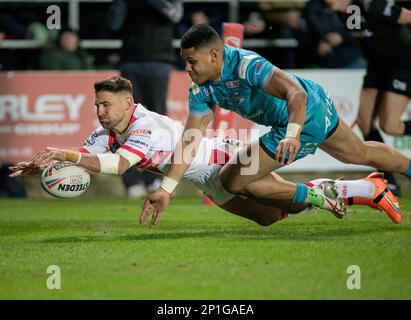 Tommy Makinson (2) of St Helens during the game Stock Photo - Alamy