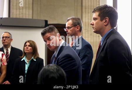MURDER BY DEATH, from left: Nancy Walker, Alec Guinness, 1976 Stock ...