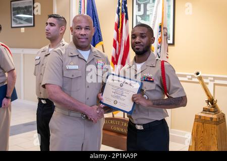 Sailors receive certificates during Recruit Division Commander "C ...