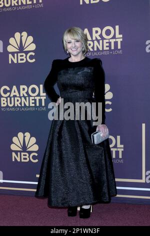 LOS ANGELES - MAR 2: Melissa Rauch at the Carol Burnett - 90 Years of ...