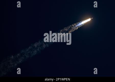 KENNEDY SPACE CENTER, FLA. - The payloads that will launch aboard Space ...