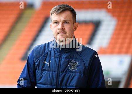 Jordan Thorniley #34 of Blackpool ahead of kick off Stock Photo - Alamy