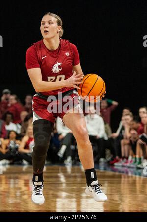 Washington State guard Grace Sarver dribbles the ball during an NCAA ...
