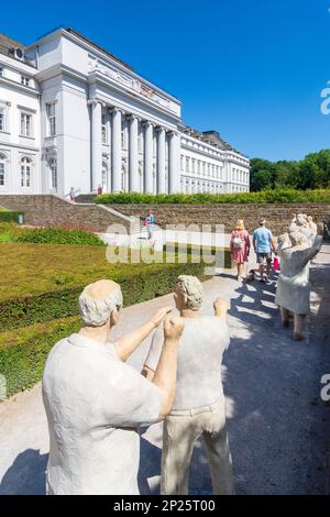Koblenz: Electoral Palace, figures "Alltagsmenschen" (“everyday people ...