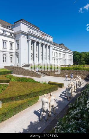 Koblenz: Electoral Palace, figures "Alltagsmenschen" (“everyday people ...