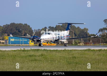VistaJet Beechcraft B200GT Super King Air (Reg: 9H-PARTS) making a 180 ...