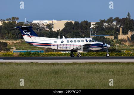 VistaJet Beechcraft B200GT Super King Air (Reg: 9H-PARTS) making a 180 ...