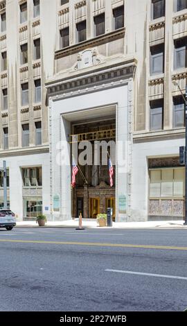 Pittsburgh Downtown: Gulf Tower, a limestone and granite Art Deco ...