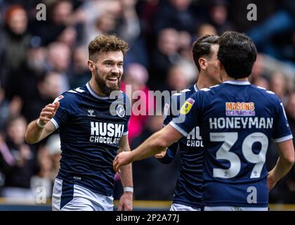 Tom Bradshaw of Millwall celebrates with his teammates after scoring ...