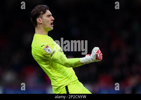 Goalkeeper Sol Brynn (1 Leyton Orient) during the Sky Bet League 1 ...