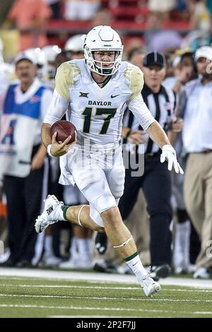 September 4th, 2015:.Baylor Bears quarterback Seth Russell (17) hands ...