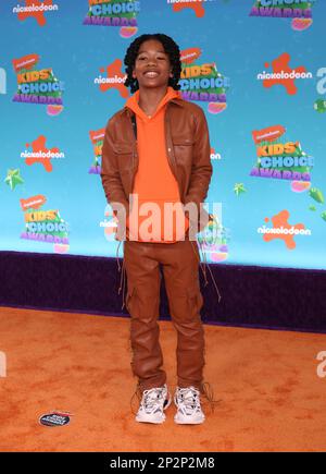 Jakari Fraser arrives at the Nickelodeon Kids' Choice Awards on ...
