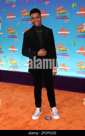 Elijah Cooper arrives at The 2023 Nickelodeon Kids Choice Awards held ...