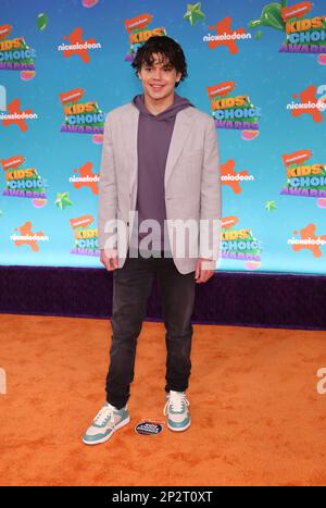 Naveen Paddock arrives at The 2023 Nickelodeon Kids Choice Awards held ...
