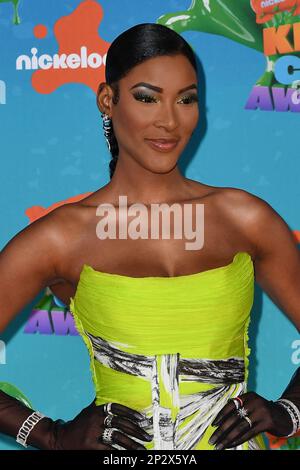Zeta Morrison attends the 2023 Nickelodeon Kids' Choice Awards at ...
