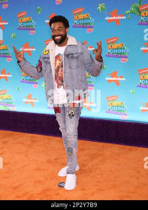Joshua Triplett arrives at the Nickelodeon Kids' Choice Awards on ...