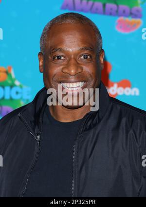 Piper Lewis, Phil Lewis arrives at The 2023 Nickelodeon Kids Choice ...