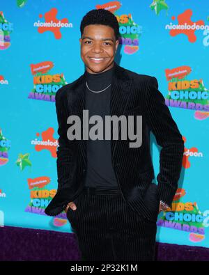 Elijah Cooper arrives at The 2023 Nickelodeon Kids Choice Awards held ...