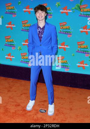 Owen Holt arrives at the Nickelodeon Kids' Choice Awards on Saturday ...