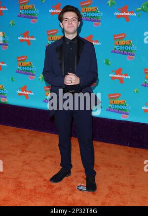 JT Casey arrives at the Nickelodeon Kids' Choice Awards on Saturday ...