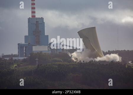 Demolition of Cooling Tower at Meirama Thermal Power Plant in Cerceda ...