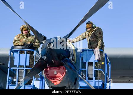 Aerospace propulsion technicians assigned to the 910th Aircraft ...