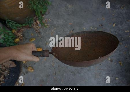 An old rusty pan that has been used for a long time Stock Photo - Alamy