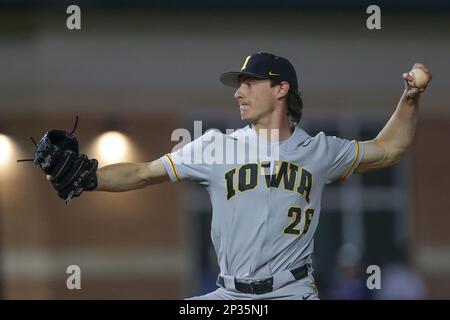 Mobile, Alabama, USA. 04th Mar, 2022. South Alabama Jaguars pitcher ...