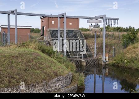 Flood defences and pump, Rawcliffe Bridge, Goole, East Yorkshire ...