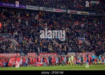 HEERENVEEN, NETHERLANDS - MARCH 2: Players of sc Heerenveen thanking ...
