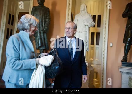 Former Senate Majority Leader Bill Frist arrives with his wife Tracy ...