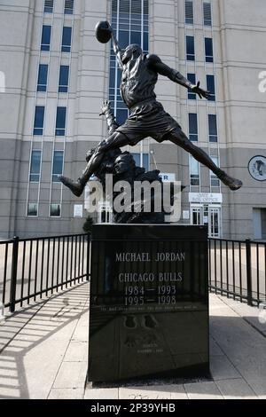 Michael Jordan statue outside United Center, Chicago, Illinois, USA ...