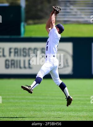 March 14, 2015: Rice's Ford Stainback (11) beats the throw back to ...