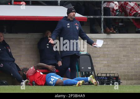Dagenham and Redbridge interim manager David Jupp during Dagenham ...