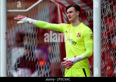 Goalkeeper Sol Brynn (1 Leyton Orient) during the Sky Bet League 1 ...