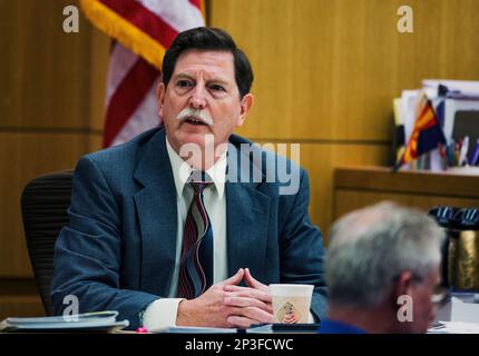Dr. Robert Geffner testifies during the Jodi Arias trial at Maricopa ...