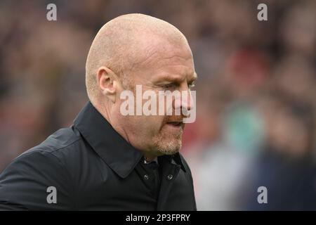 Nottingham Forest manager Sean Dyche shakes hands with West Ham United ...