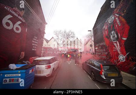 The Manchester United team bus goes past the fans before the Premier ...