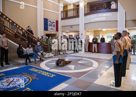 Sailors receive certificates during Recruit Division Commander "C ...