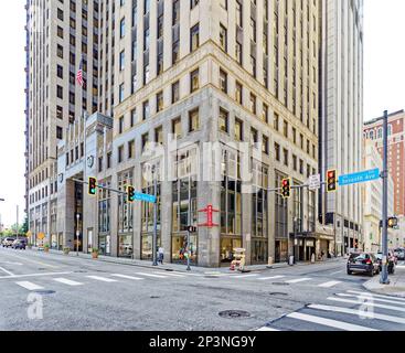 Pittsburgh Downtown: Koppers Building, an Art Deco skyscraper of ...