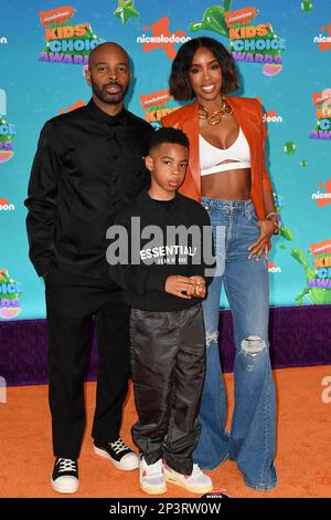 Tim Weatherspoon, Titan Jewell Weatherspoon, and Kelly Rowland attend ...