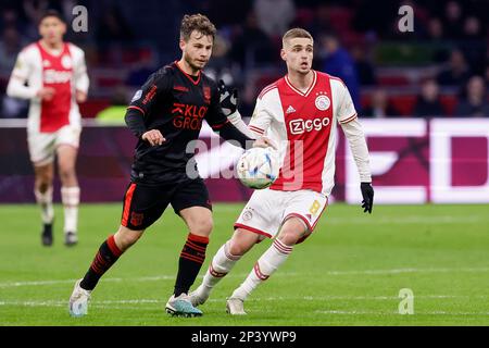 NIJMEGEN - (l-r) Dirk Proper of NEC Nijmegen , Johan Bakayoko of PSV Eindhoven, Calvin Verdonk ...