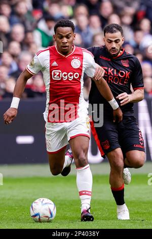 Jurrien Timber of the Netherlands battle for the ball during the FIFA ...