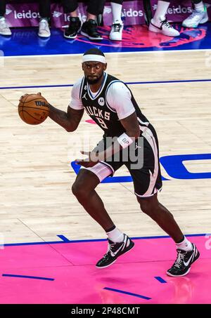 Milwaukee Bucks' Bobby Portis drives to the basket between Minnesota ...