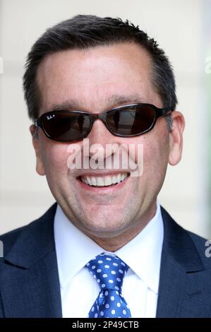 Virginia Attorney General Jerry Kilgore, left, looks on as debate ...