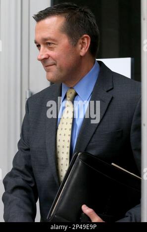 Virginia Attorney General Jerry Kilgore, left, looks on as debate ...