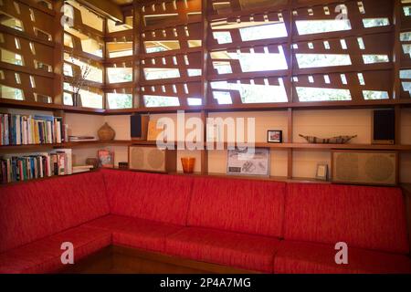 The Gordon House in Silverton, Oregon, USA. Designed by Frank Lloyd ...