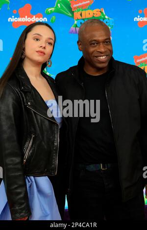 LOS ANGELES - MAR 4: Piper Lewis, Phill Lewis at the Kids Choice Awards ...