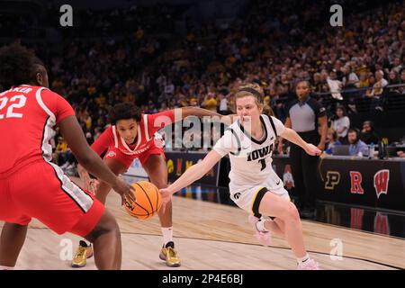 Iowa Hawkeyes guard Molly Davis (1) poses for a portrait during the ...