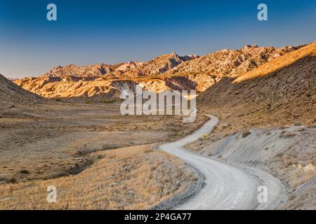 The Cockscomb at sunrise, Cottonwood Road in Cottonwood Canyon, Grand ...